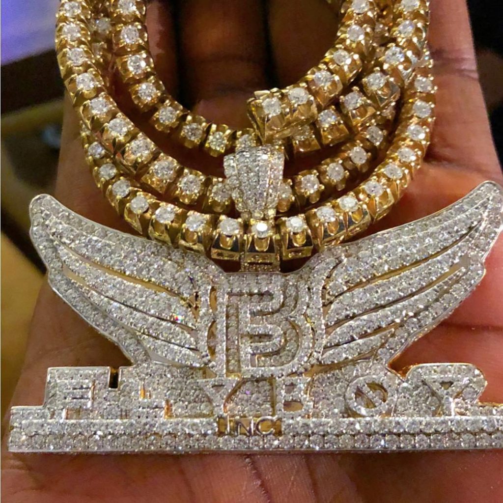Singer, Kiss Daniel flaunts his new Diamond encrusted chain worth N14m