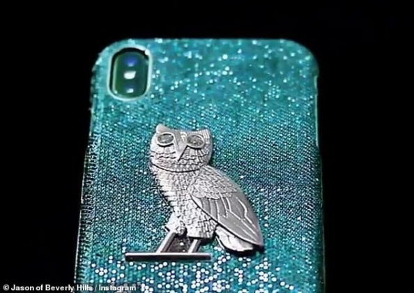 iPhone case made of 18-karat gold with blue and white diamonds Drake ...