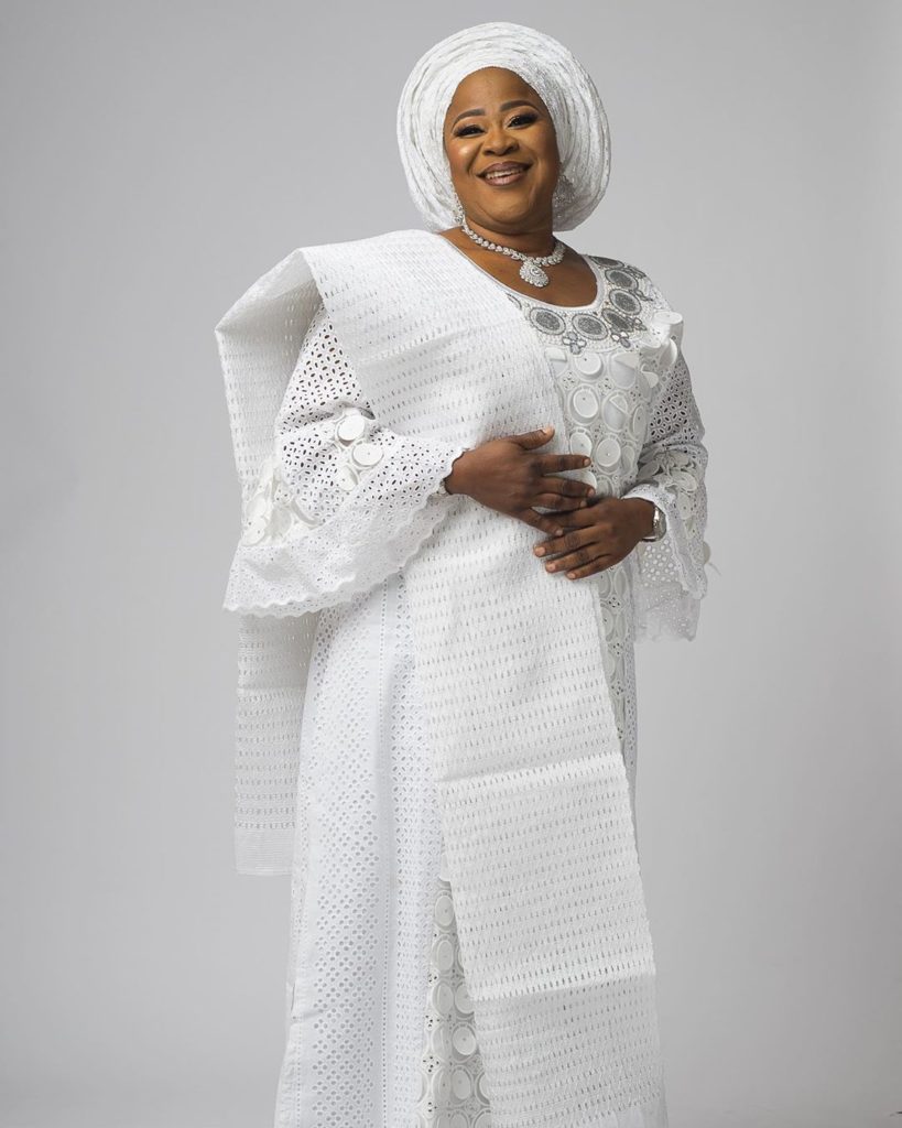 Singer, LAX celebrates mom as she turns a year older today (Photos)