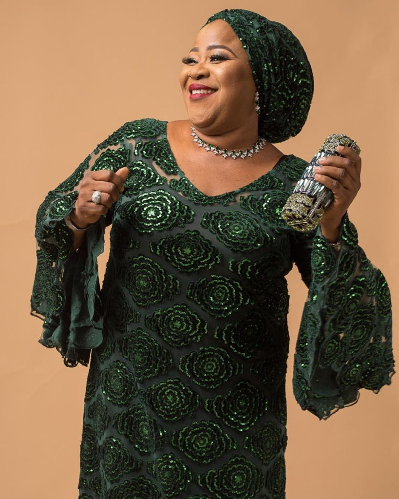 Singer, LAX celebrates mom as she turns a year older today (Photos)