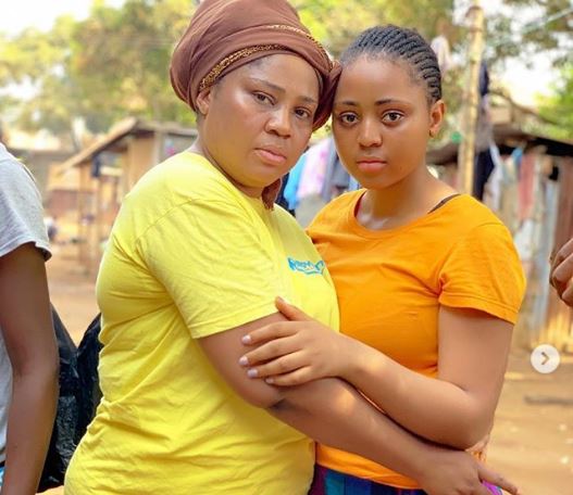 Jaruma gifts Regina Daniels’s mom N1m - YabaLeftOnline Jaruma gifts Regina Daniels’s mom N1m - YabaLeftOnline
