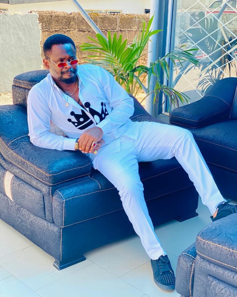 Zubby Michael Wins Best Actor Of The Year Award - YabaLeftOnline