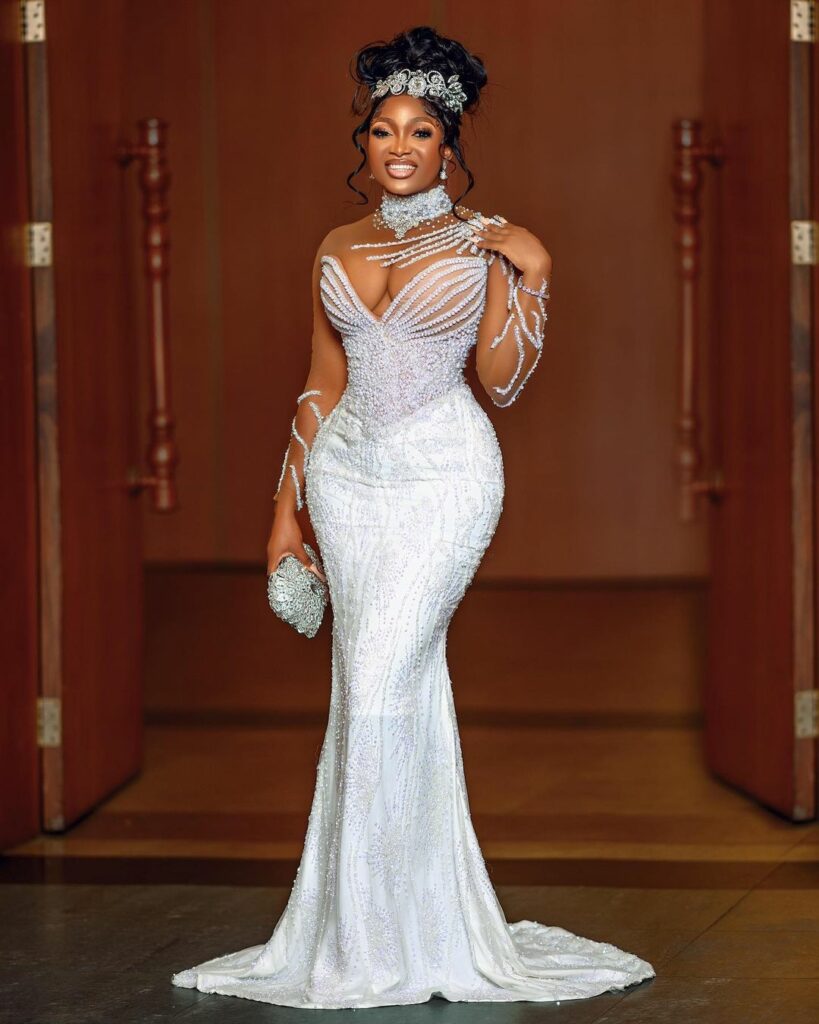 Popular influencer, Papaya Ex flaunts wads of cash she was sprayed on ...