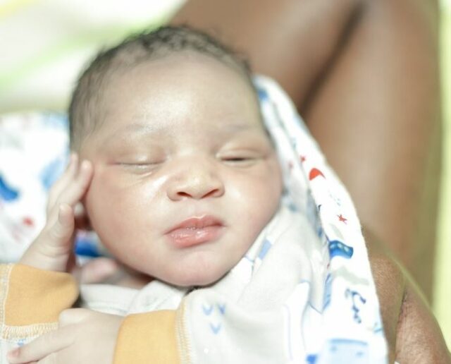 Comedian Maraji unveils her son's face (photos/video)