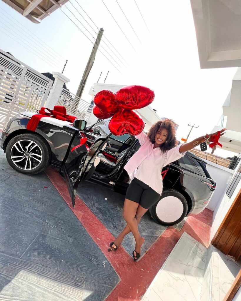 Media personality, Nenny B shows off her brand new Range Rover and ...