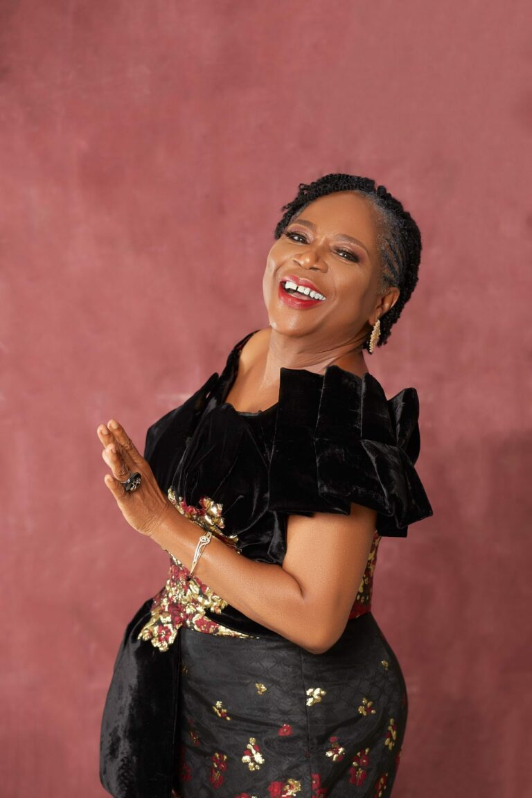 Fans gush over veteran singer, Onyeka Onwenu, as she shows off her ...