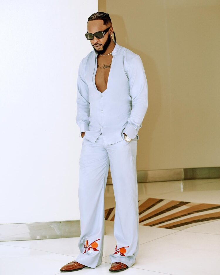 Singer Flavour shares lovely video of himself and his daughters ...