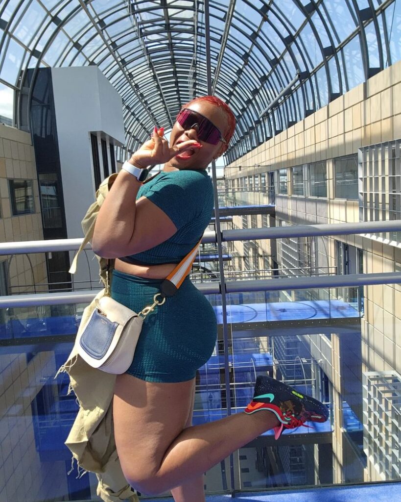 Singer Yemi Alade shares secret to her new body as she flaunts huge derrière in new photos ...