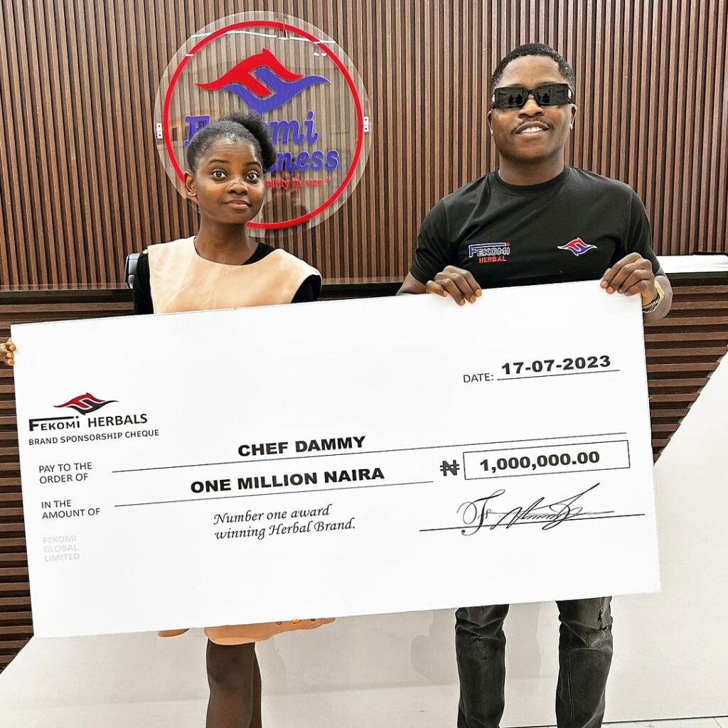 Chef Dammy excited as she receives N1 million from businessman, Fekomi ...