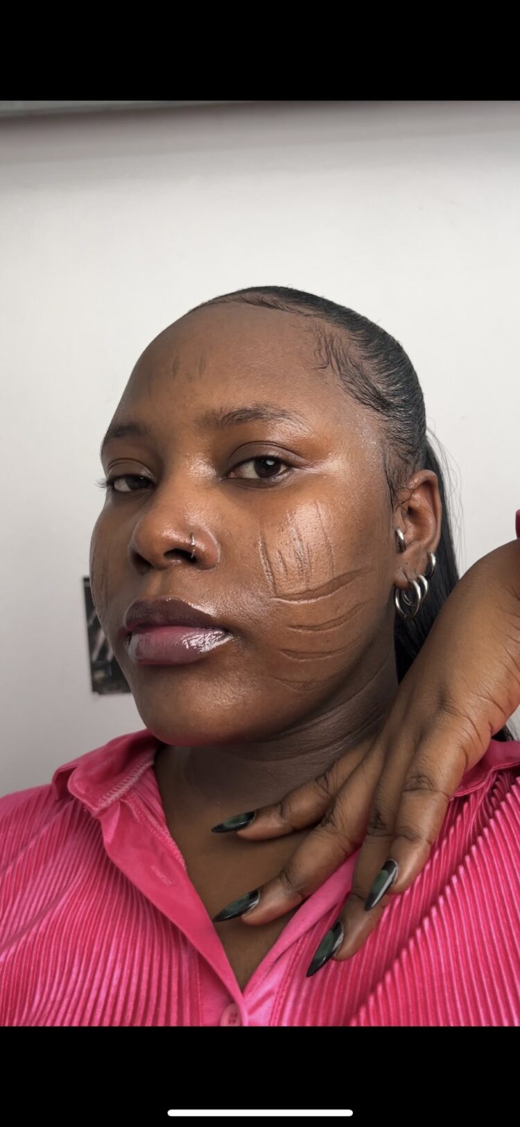 Nigerian lady goes viral for showing off her stunning tribal marks