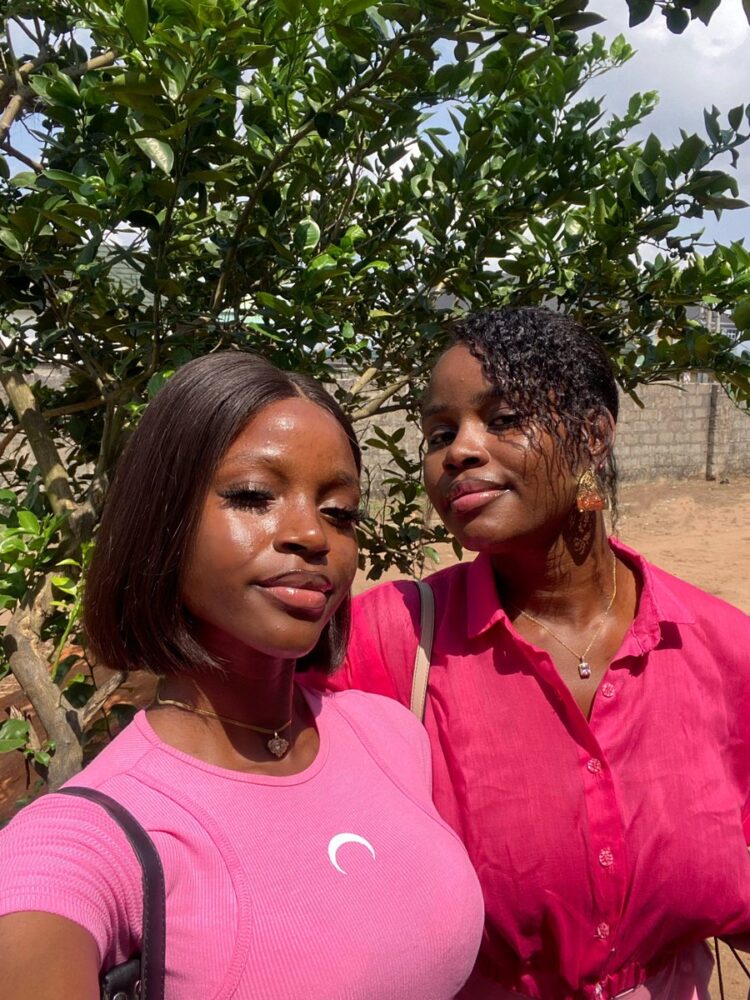 "Who’s you, who’s your mom" - Netizens react to striking resemblance between a lady and her mum ...