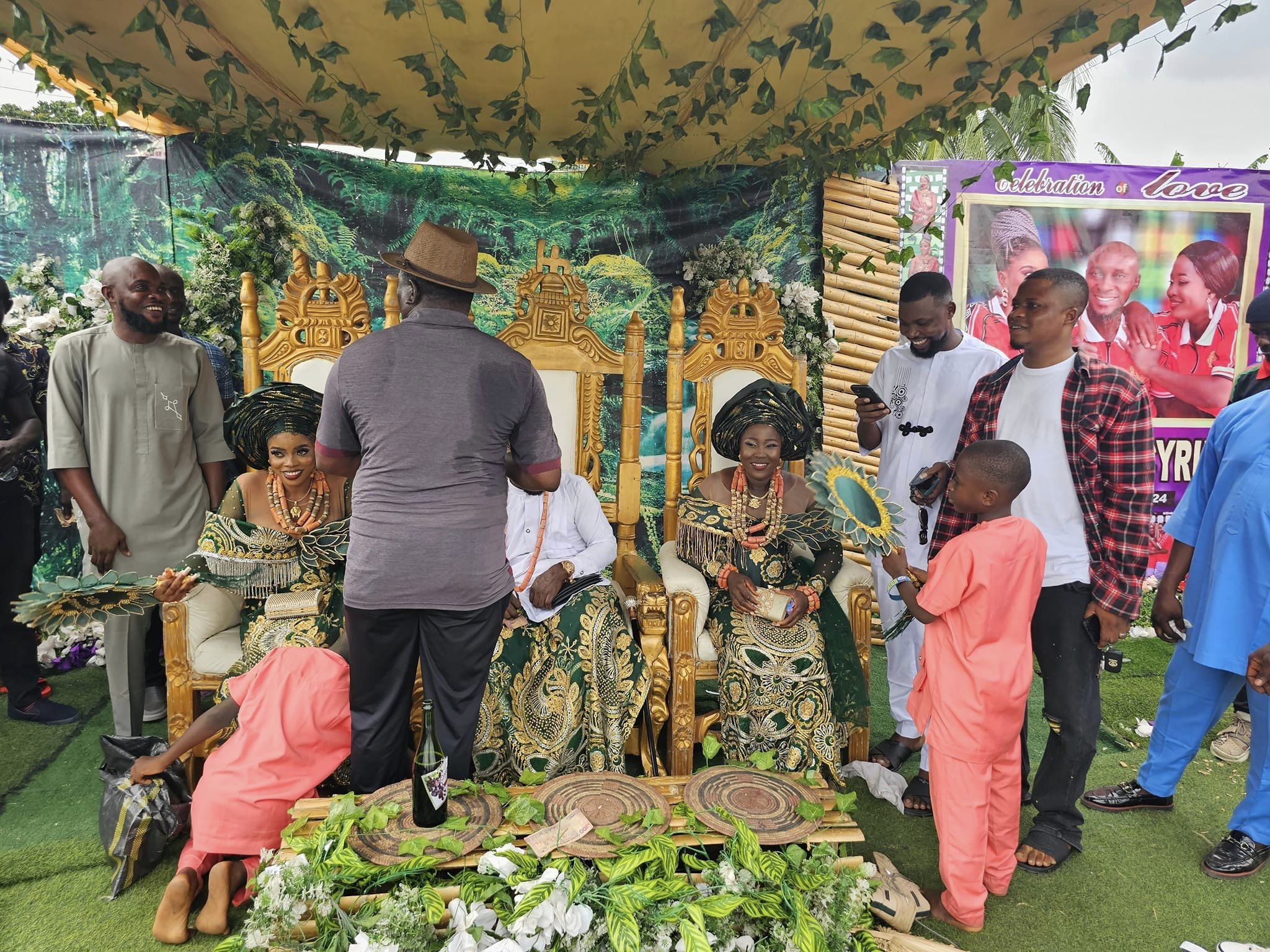 Man captured passionately kissing his two wives on their wedding day in ...