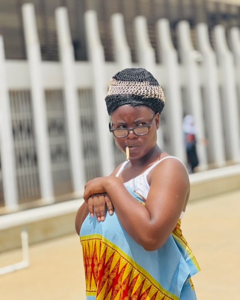 Final Year Law Student Wears Costume Inspired By Her Nigerian Mum For ...